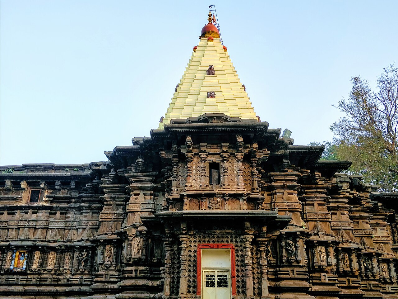 Mahalakshmi Temple in Kolhapur | Timings, Pooja & Location